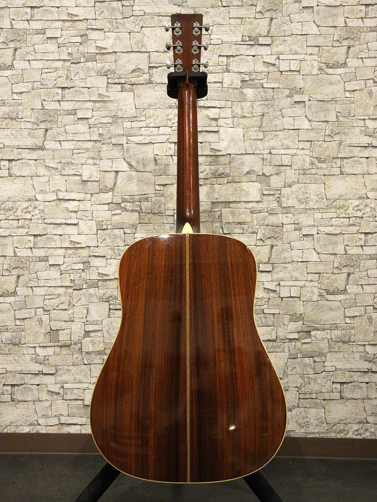 Martin HD-28V with Fishman Rare Earth Single 2000